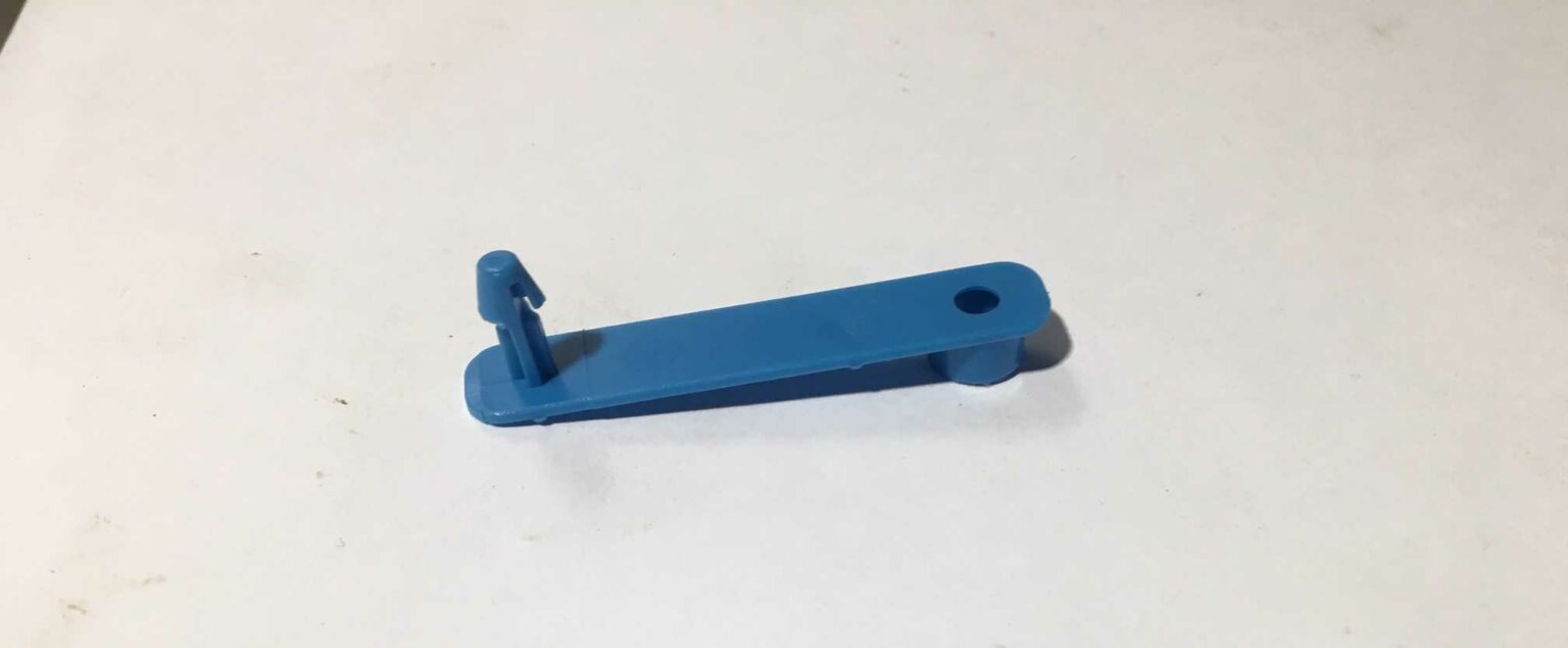 Plastic bucket fixing clip, B844511